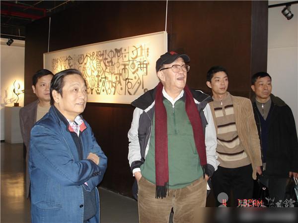 Xie Jin in Zhou Jianping's eyes: Xie Jin never lets anyone sleep with him, scolds whoever stays ...