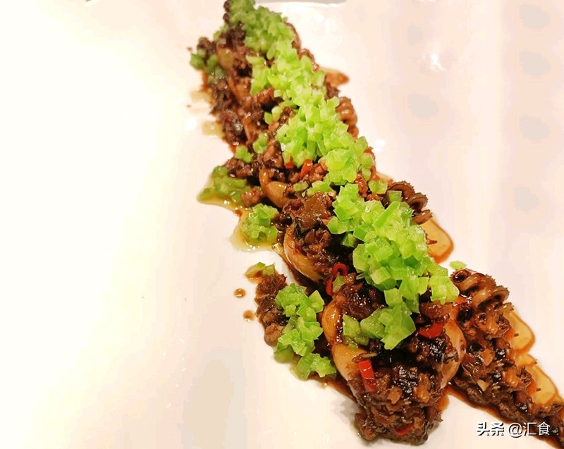 Braised beef brisket, green pepper simmered cuttlefish, cold bean curd ...