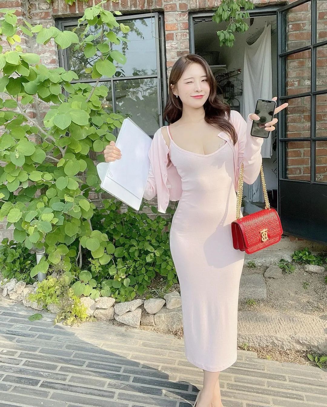 Sexy and charming yoga teacher GgotBBang - iNEWS