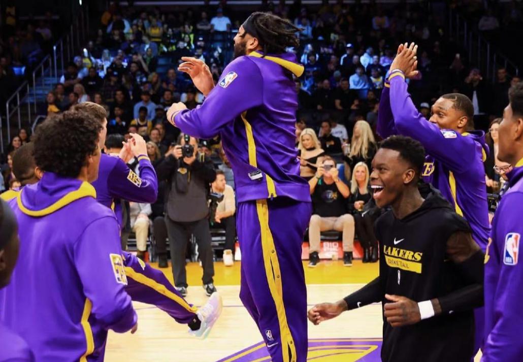 Enter the Lakers at the last minute and become the leader! The perfect ...