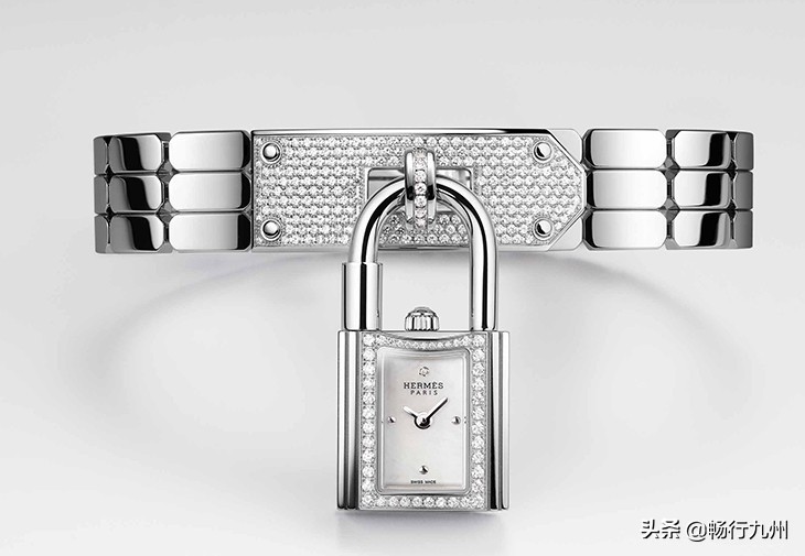 The transformable Hermes Kelly watch is multifaceted, different, bold ...
