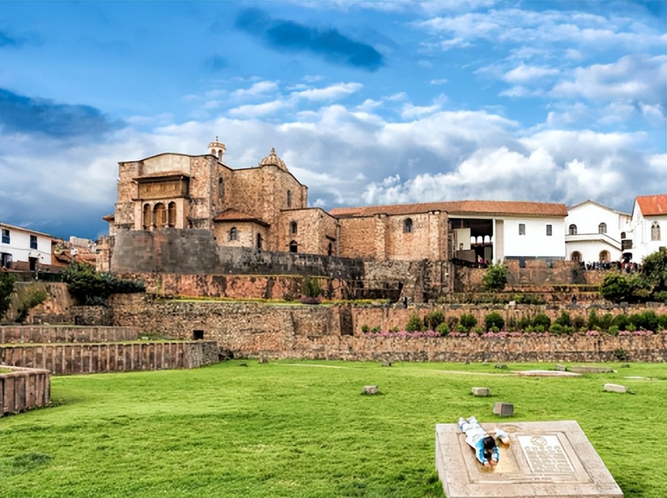 The Kingdom of Cusco, the most powerful kingdom in the Andes, has a ...