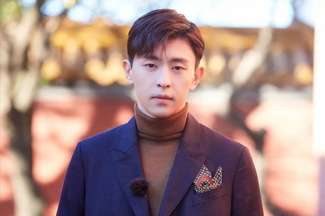 Deng Lun rarely showed up at his friend's wedding, and he was still ...