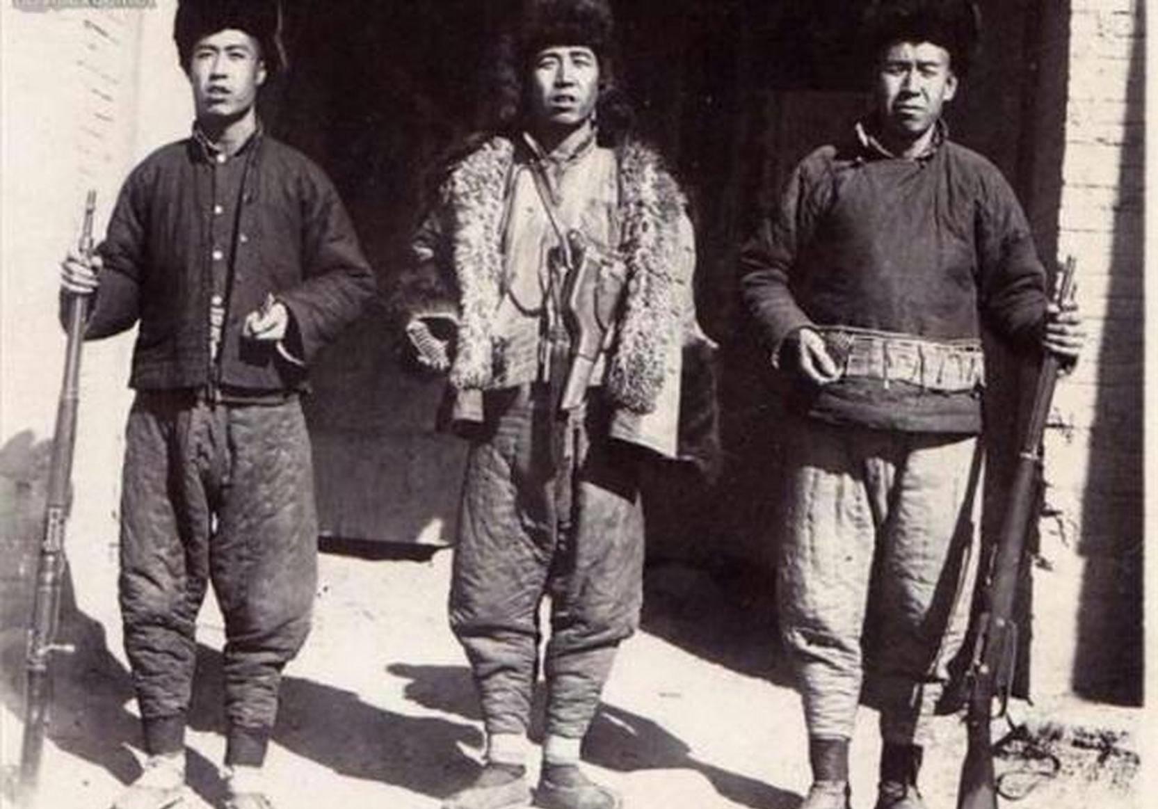 Bandit Xie Wendong fled deep into the mountains, and He Jinnian tried hard to find him, but to ...