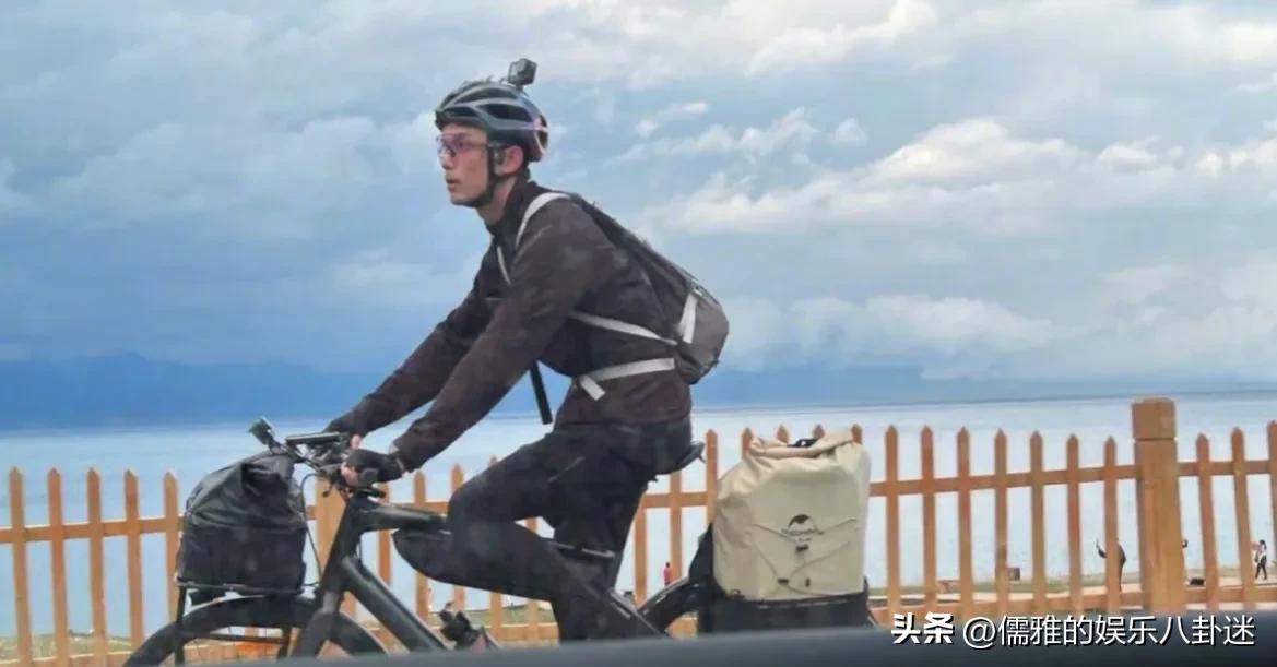 Wu Lei was met by chance while riding, wearing a helmet like a ...