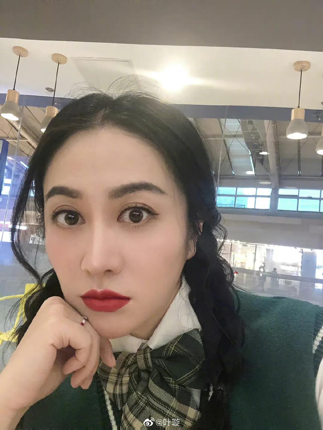 41-year-old Michelle Ye fell in love with double ponytails!Heavy makeup ...