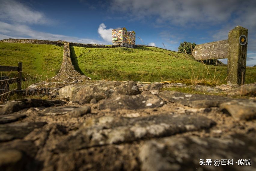 Artist "changed heads" for Hadrian's Wall ruins?There are new ways to ...