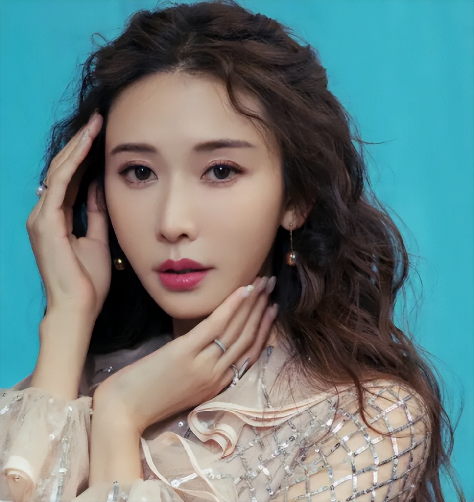 Nun Hu from Taiwan commented on Lin Chiling, who used to have two ...