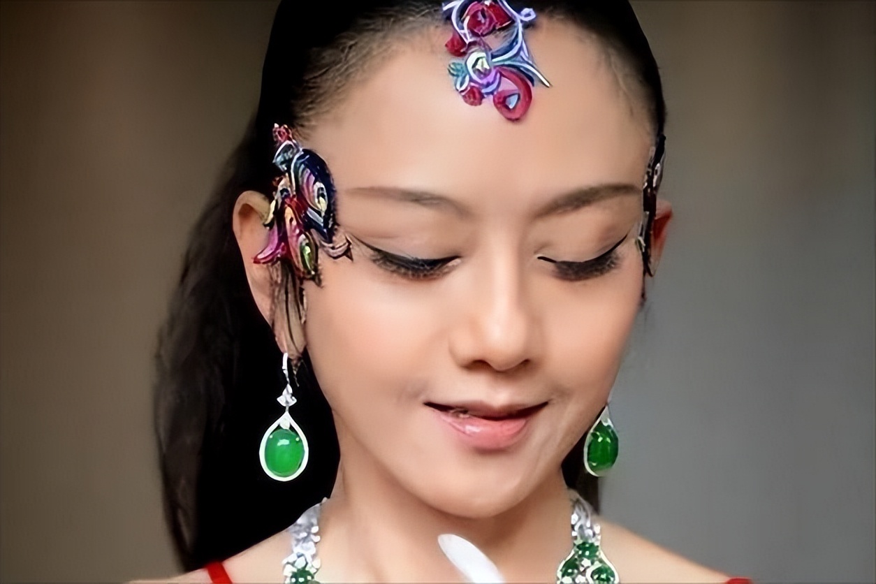 Yang Liping's private life caused controversy, and it was revealed that her life was served by a ...