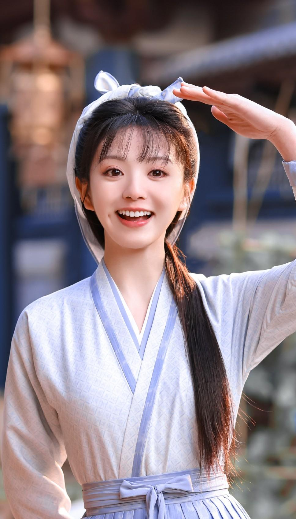 How much truth is covered up in "Qing Qing Daily"?Tian Xiwei's figure, Bai Jingting's abdominal ...