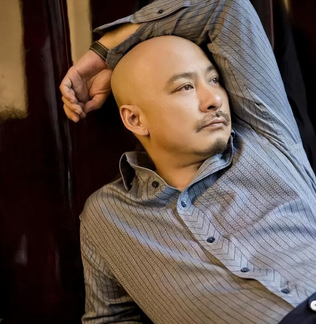 He lived with Jiang Wenli for 5 years and Yu Nan for 10 years. Finally ...