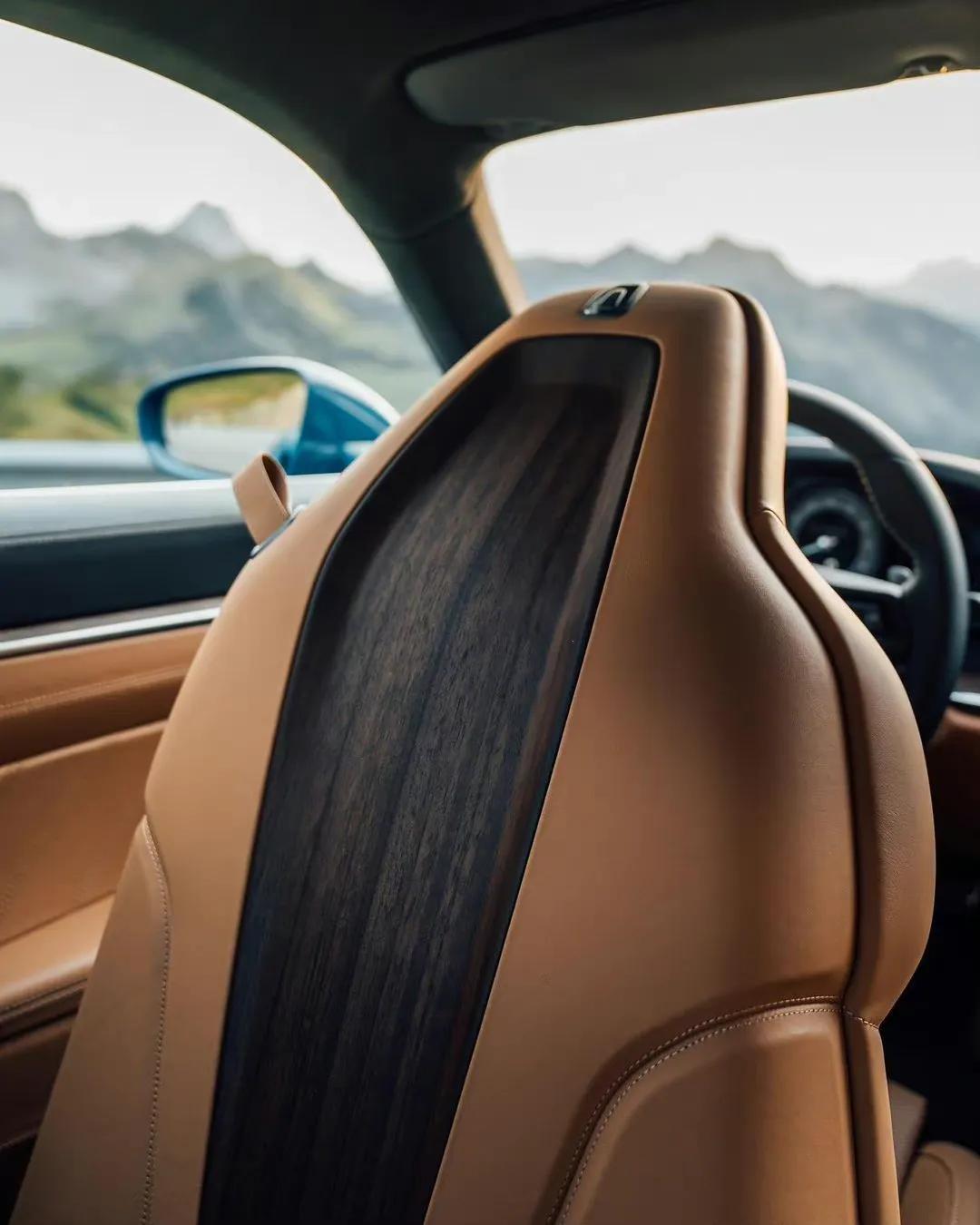 Porsche 911 Turbo S (Oslo Blue) - iNEWS