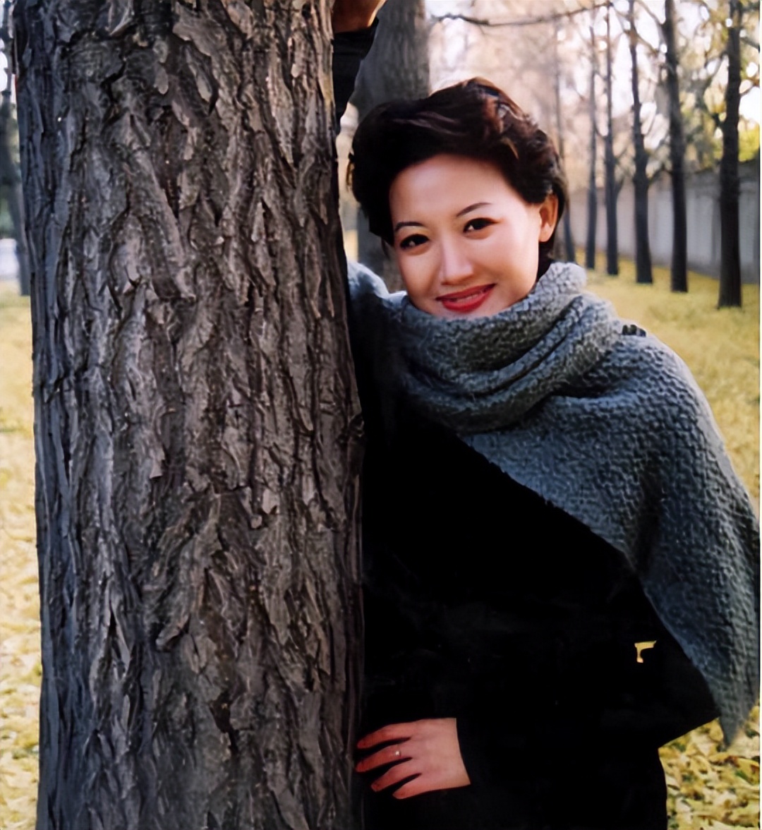 Host Liang Yan: The ability is not inferior to Dong Qing, she is still unmarried at the age of ...