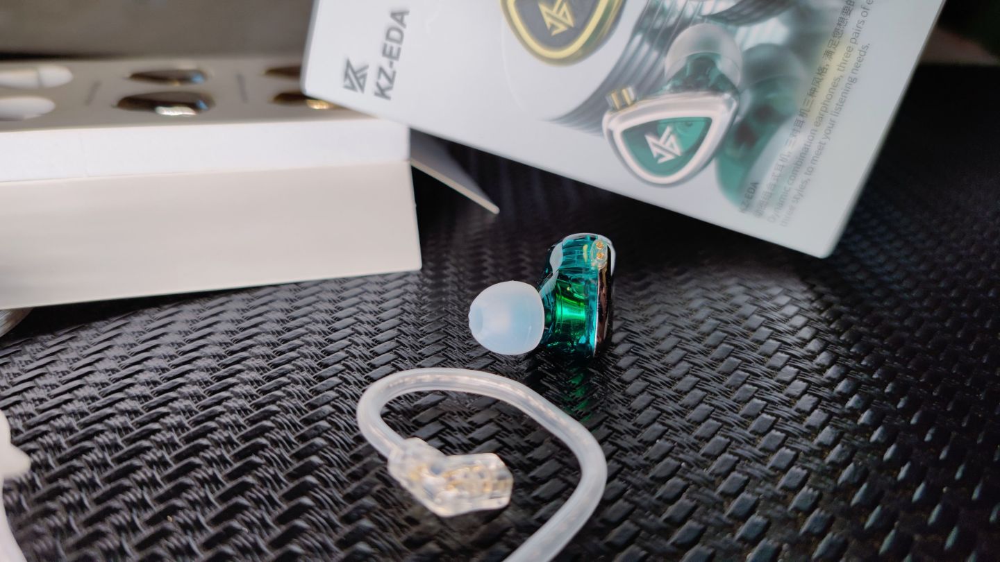 KZ EDA earphones, one earphone with three music options - iNEWS