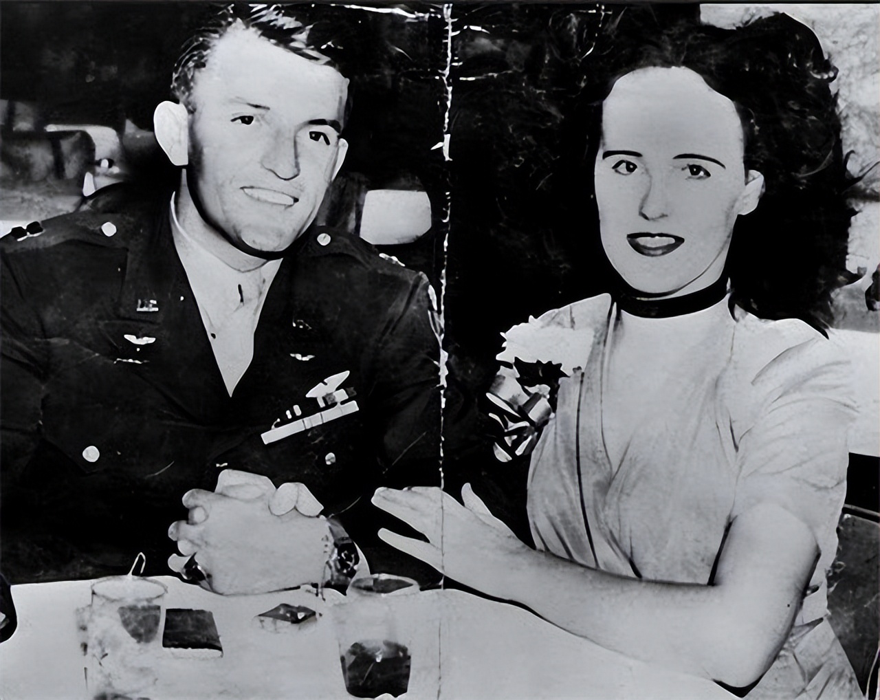 In 1947, an American actress was murdered. After the incident, 500 ...