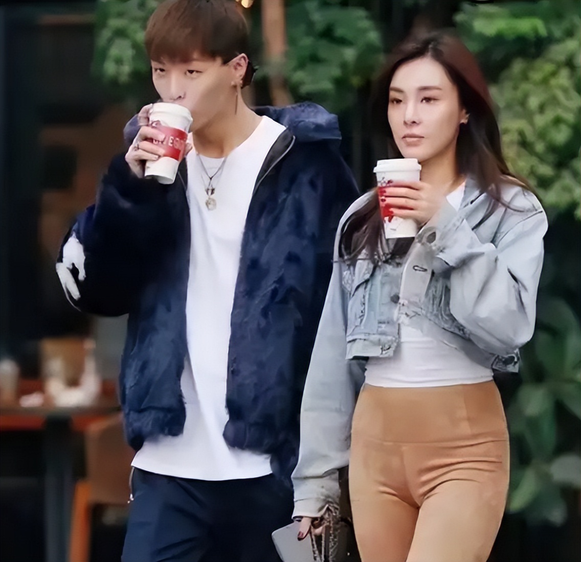 Celebrity street shooting was picked up! The male star fell into the pit and was exposed with ...