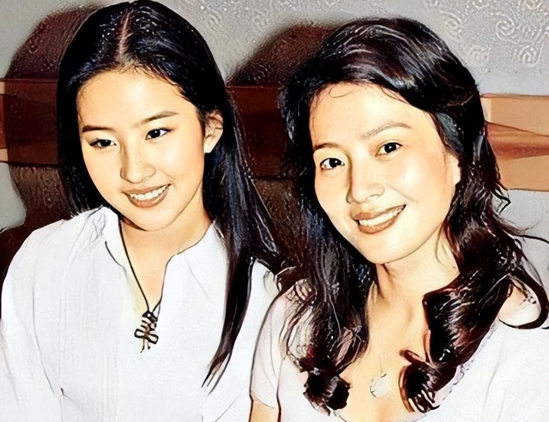 Liu Yifei's mother, Liu Xiaoli, is now single after two marriages and ...