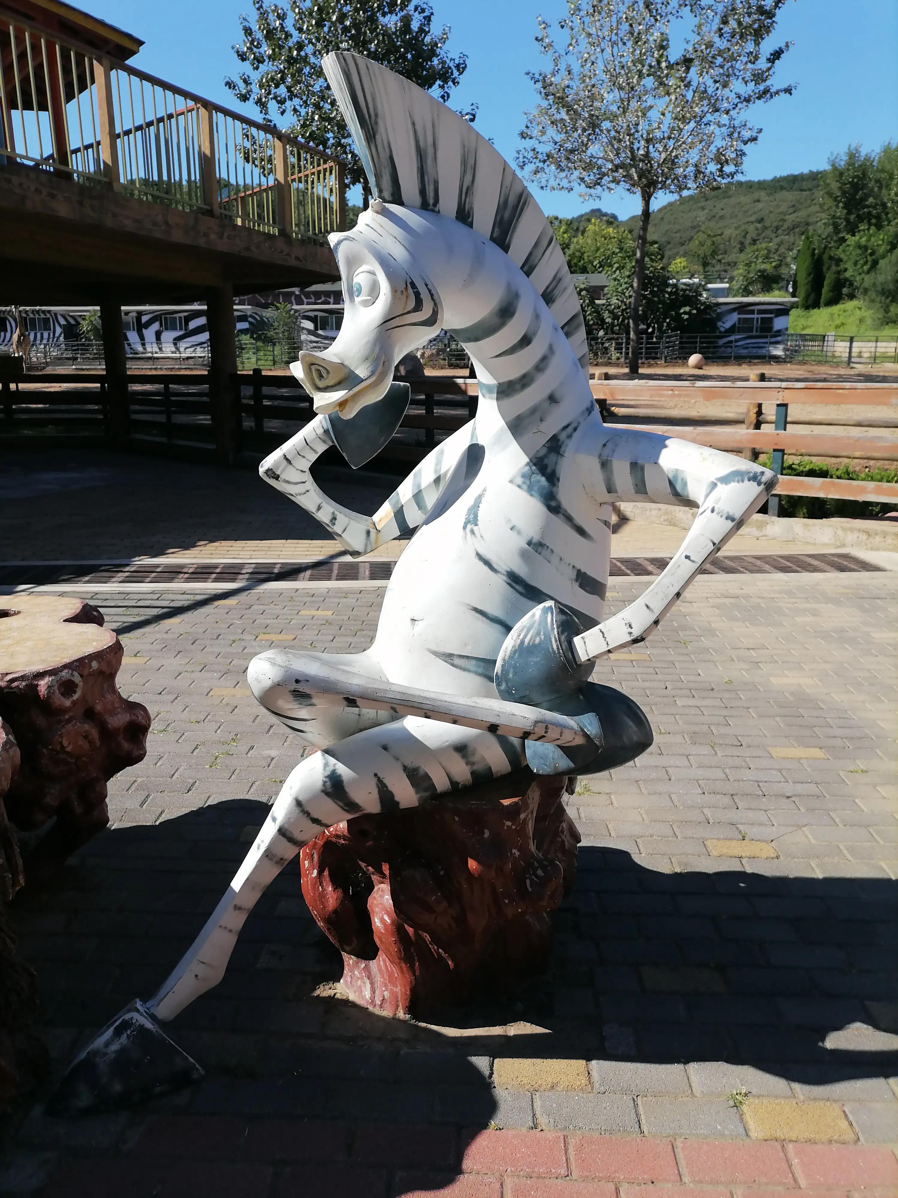 Dalian Forest Zoo Tour: Sculpture (1) - iMedia