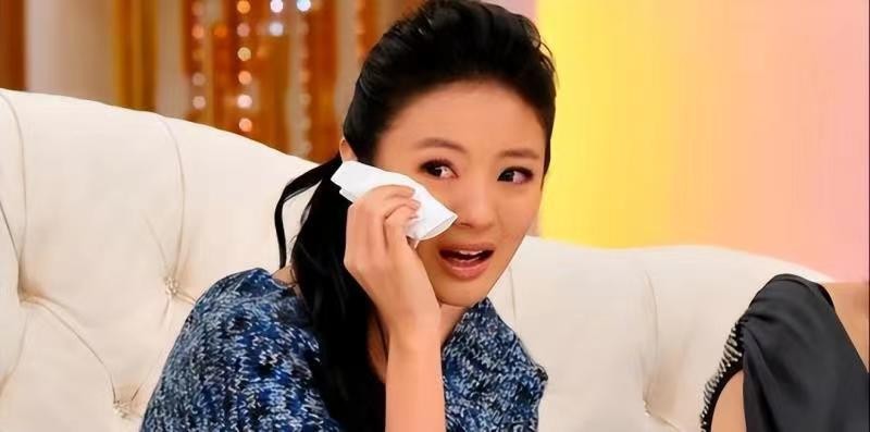 43-year-old An Yixuan came out again! No more confidence in the face of the camera, wearing a ...