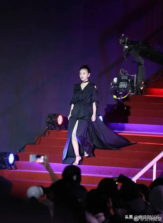 Sexy goddess Wu Qian - iNEWS