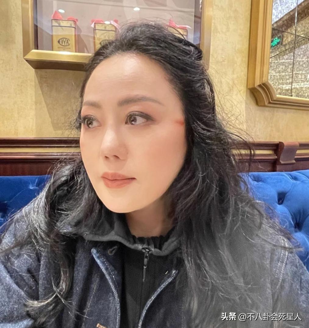 60-year-old Zhang Xiaohui, without injections and plastic surgery, looks as young as a 30-year ...