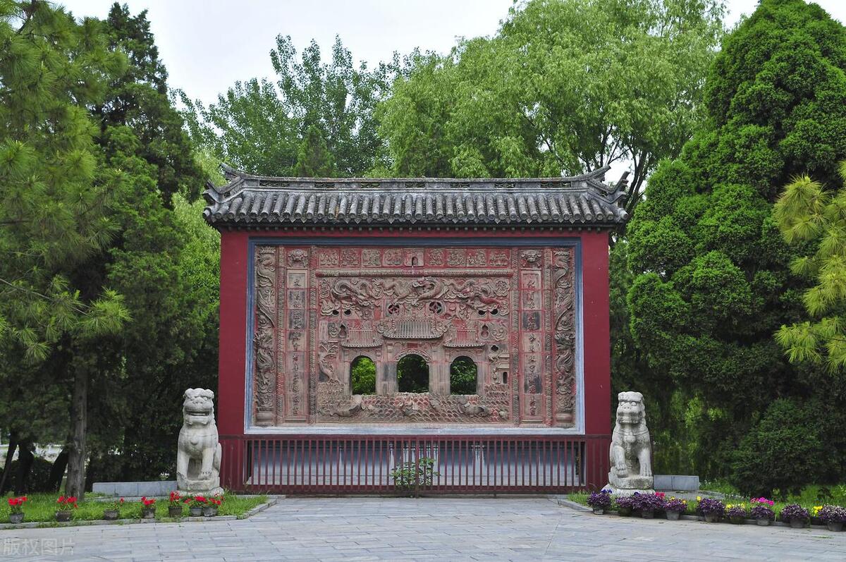 Liu Bei visited the thatched cottage three times and finally saw Zhuge ...