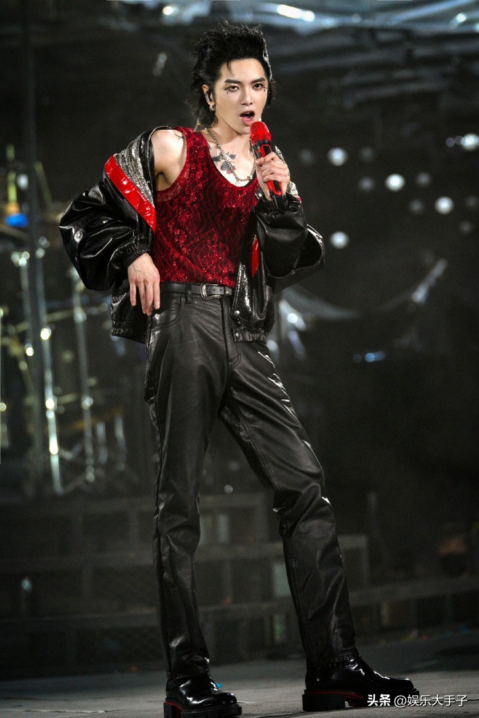 Hua Chenyu's concert, fully interpreting and responding to the title of mage - iMedia