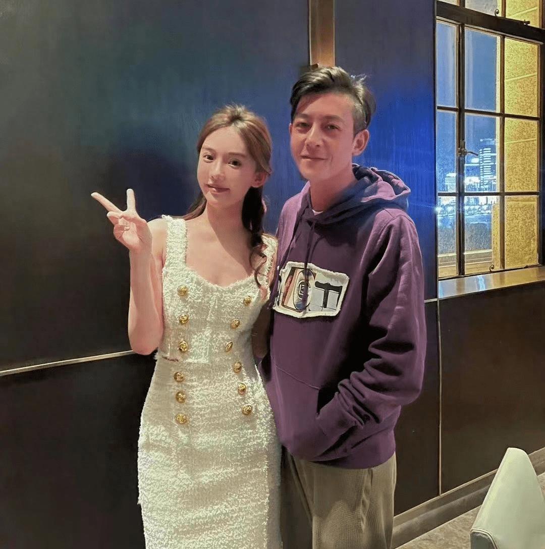 Edison Chen, 43, took an intimate photo with a young female internet ...