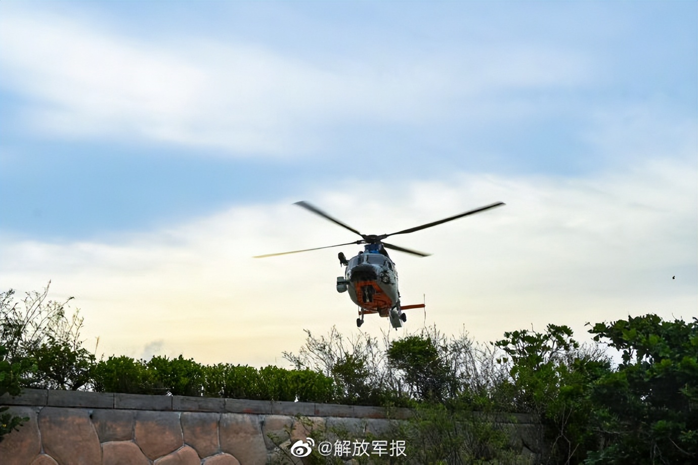 See the scene!Navy Shipborne Helicopter Flight Training - iNEWS