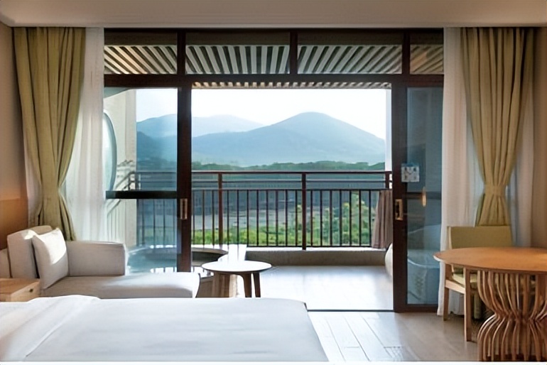 Guangzhou Zengcheng Forest Sea Hotel, Venice swimming lane + hot spring ...