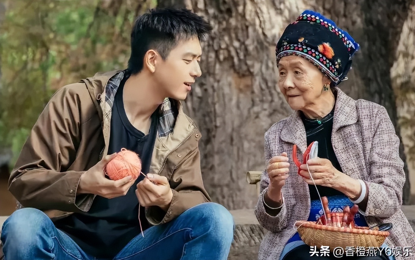 Li Xian and his wife Wu Yanshu met like relatives! I trotted forward and hugged grandma ...