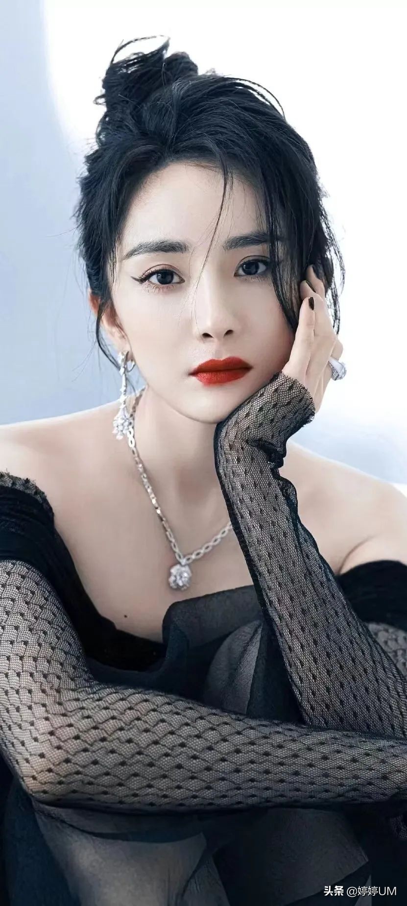 Yang Mi wallpaper selection, sexy and charming goddess, infinite charm - iNEWS