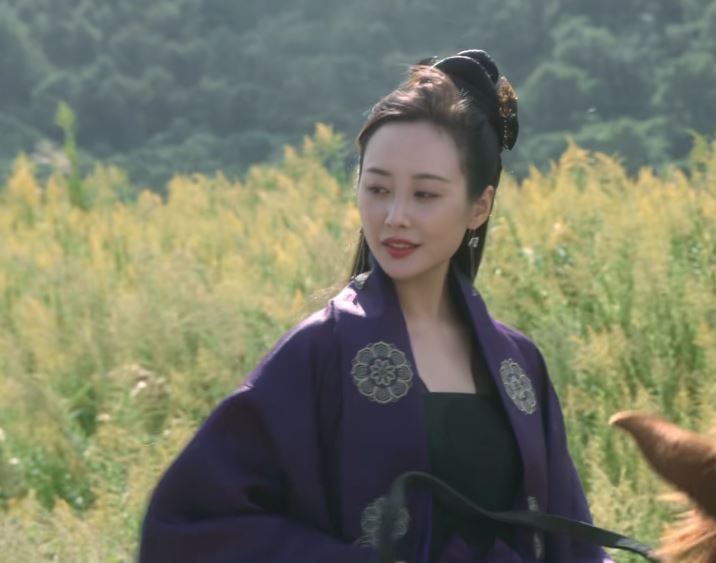 Xuanyuan Qingfeng, played by Li Chun, is the 14th beauty in "Fighting ...