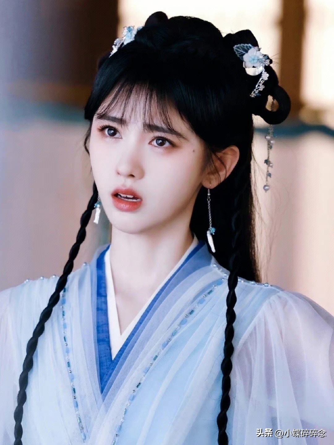 Wearing puff sleeves and heavy makeup in costume dramas, "Hua Rong ...