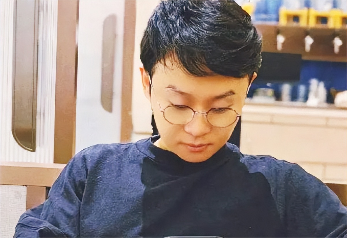 Li Chao, chief director of the language program of the documentary ...