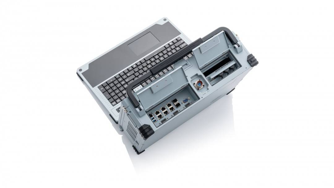 NotePAC III Pro V~三屏16 核 Intel Xeon 處理器可攜式一體機 - 資訊咖