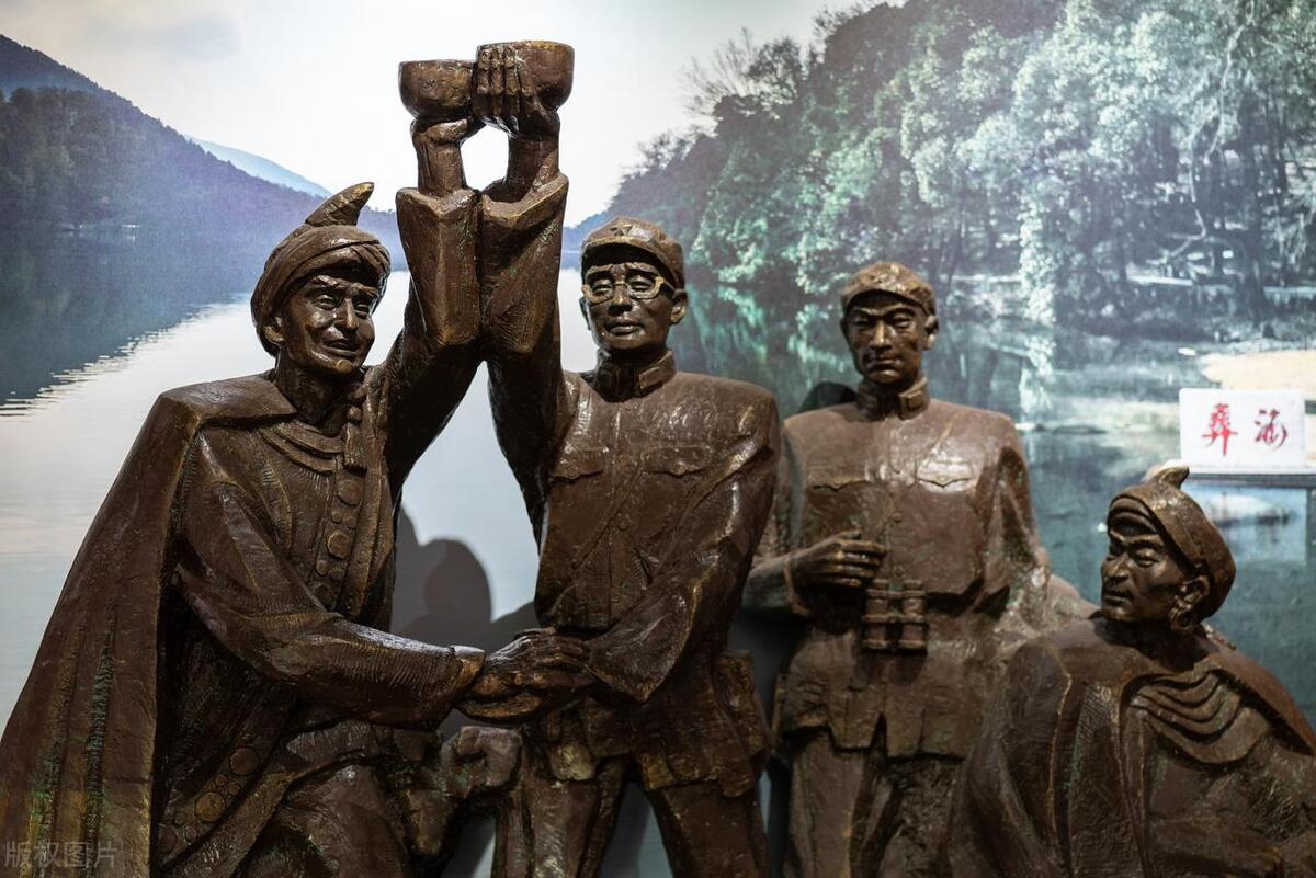 Liu Bocheng and Xu Xiangqian compare to see who is the stronger warrior! - iMedia