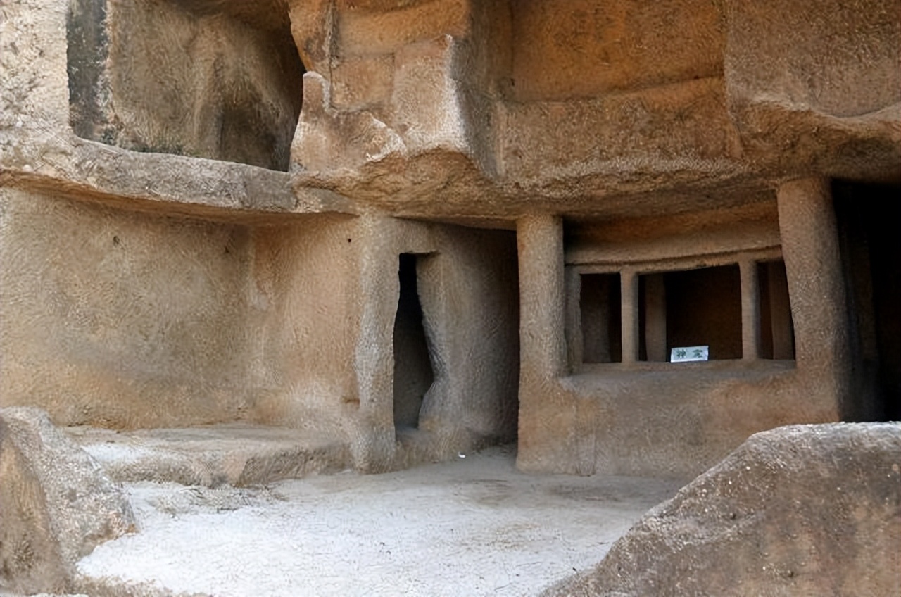 "China's No. 1 Labyrinth" The Unsolved Mystery of Ancient Cliff ...