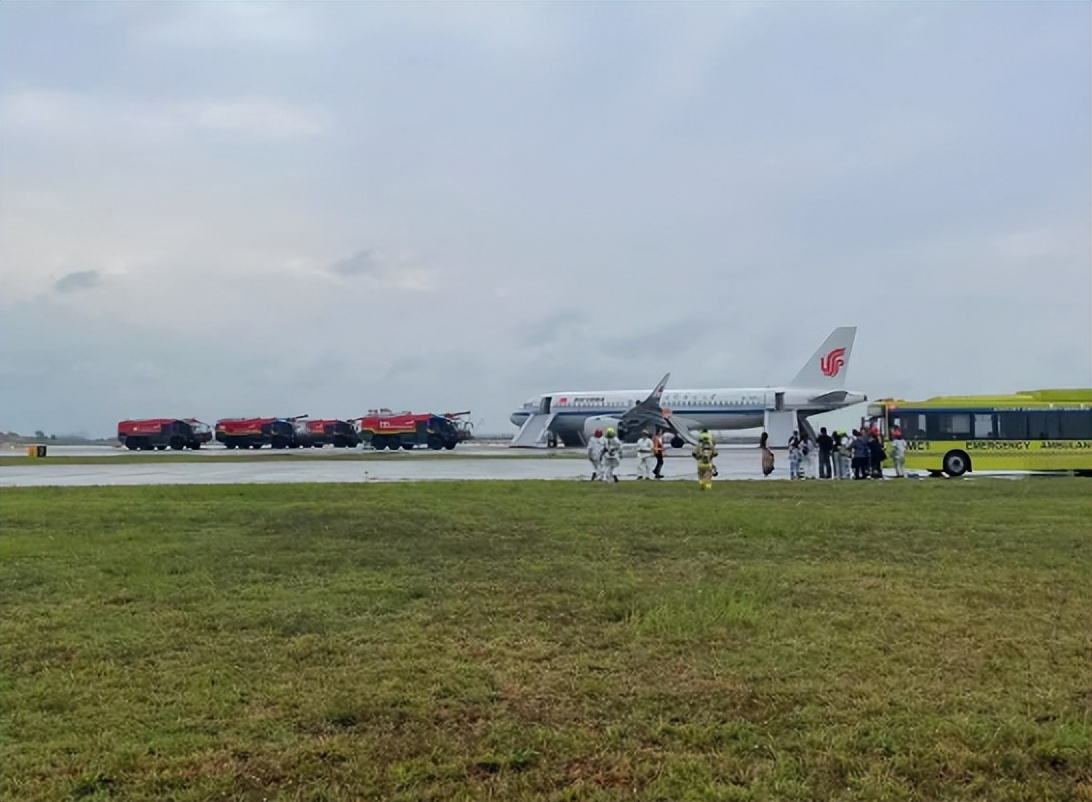 Air China CA403 landed safely after engine fire! Why was the emergency ...