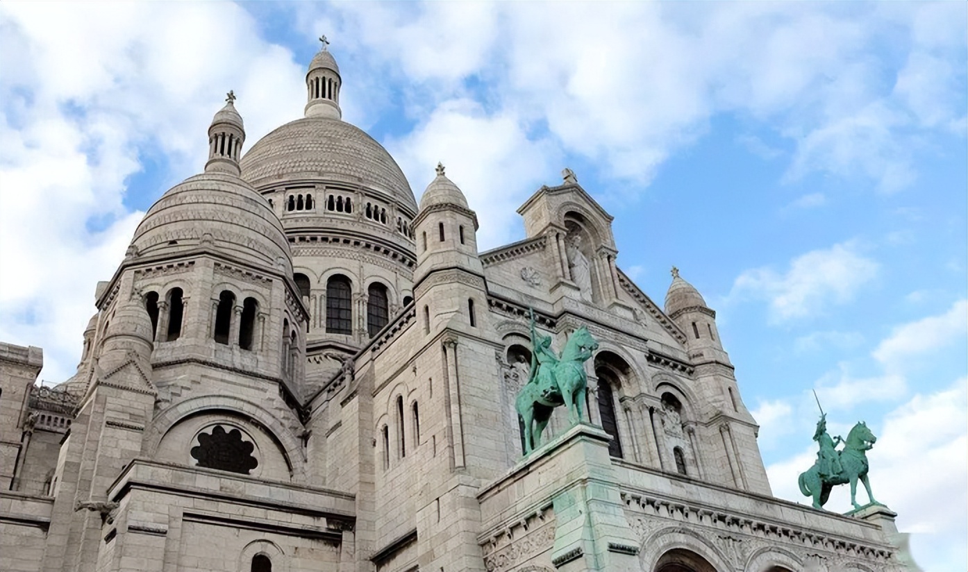 What are the similarities and differences between British architecture ...