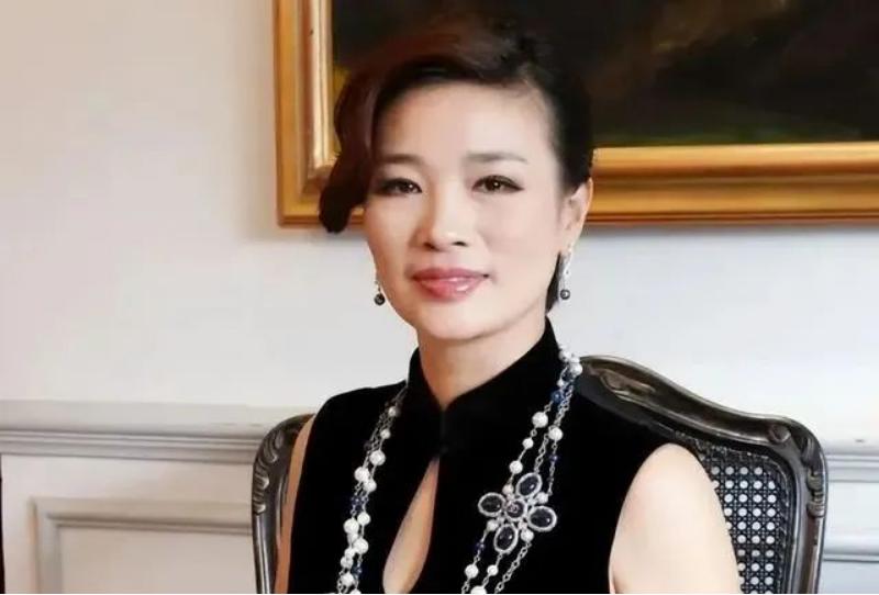 Zhou Libo's second wife, Hu Jie: a top rich man, her ex-husband was jailed and she got out of ...