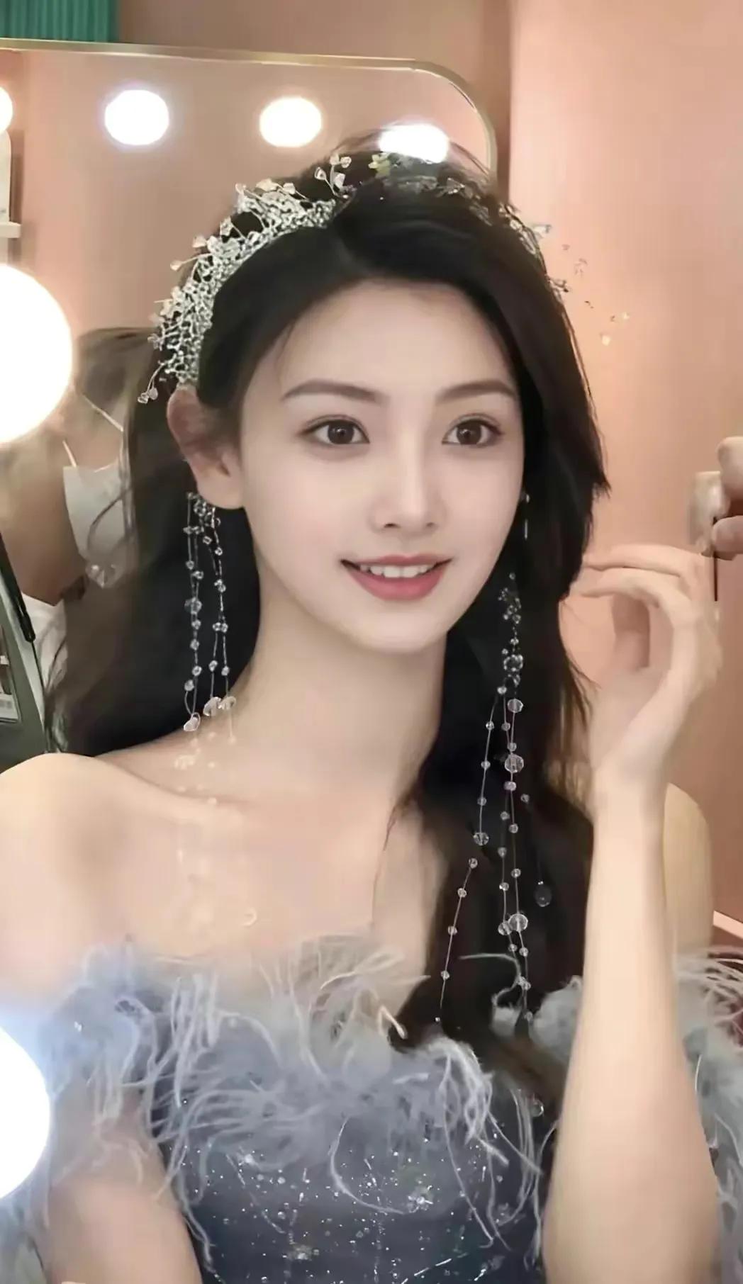 Bai Xueyang's Spring Biography of the Lady Hou of Elegant Songs - iMedia