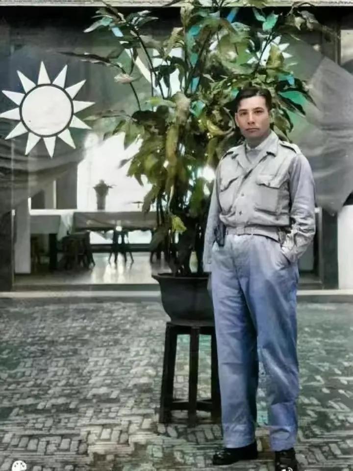 In 40 years, 37-year-old Zhang Lingfu, with one hand in his pocket ...