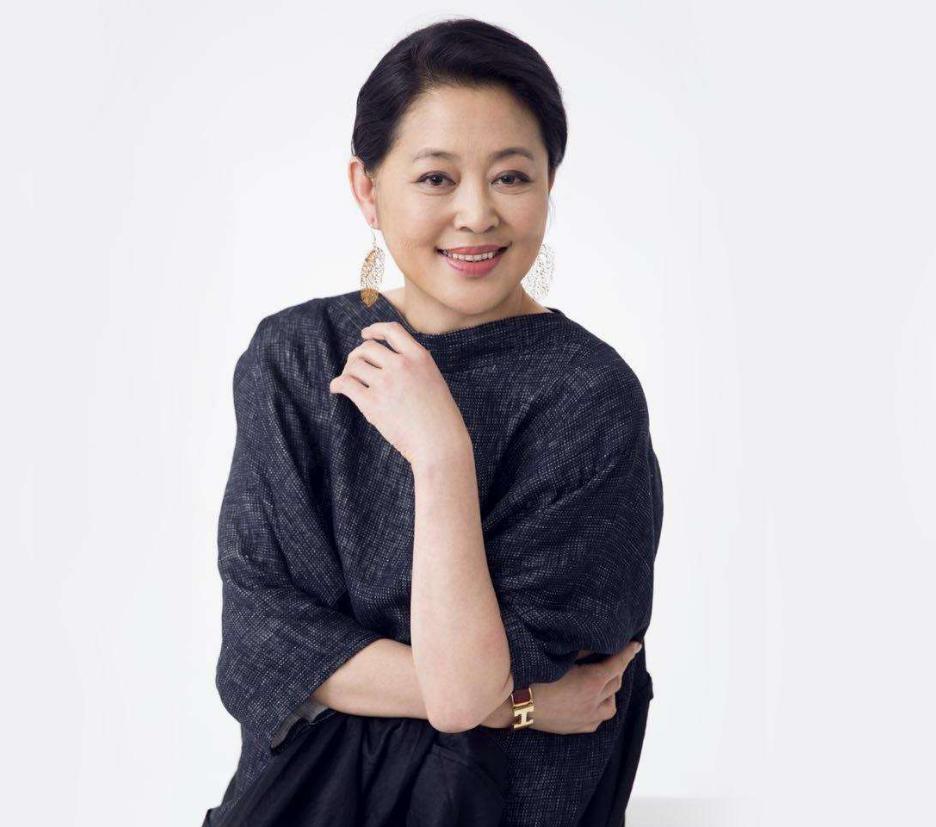 22 years ago, Ni Ping ran to Feng Xiaogang's house late at night and ...