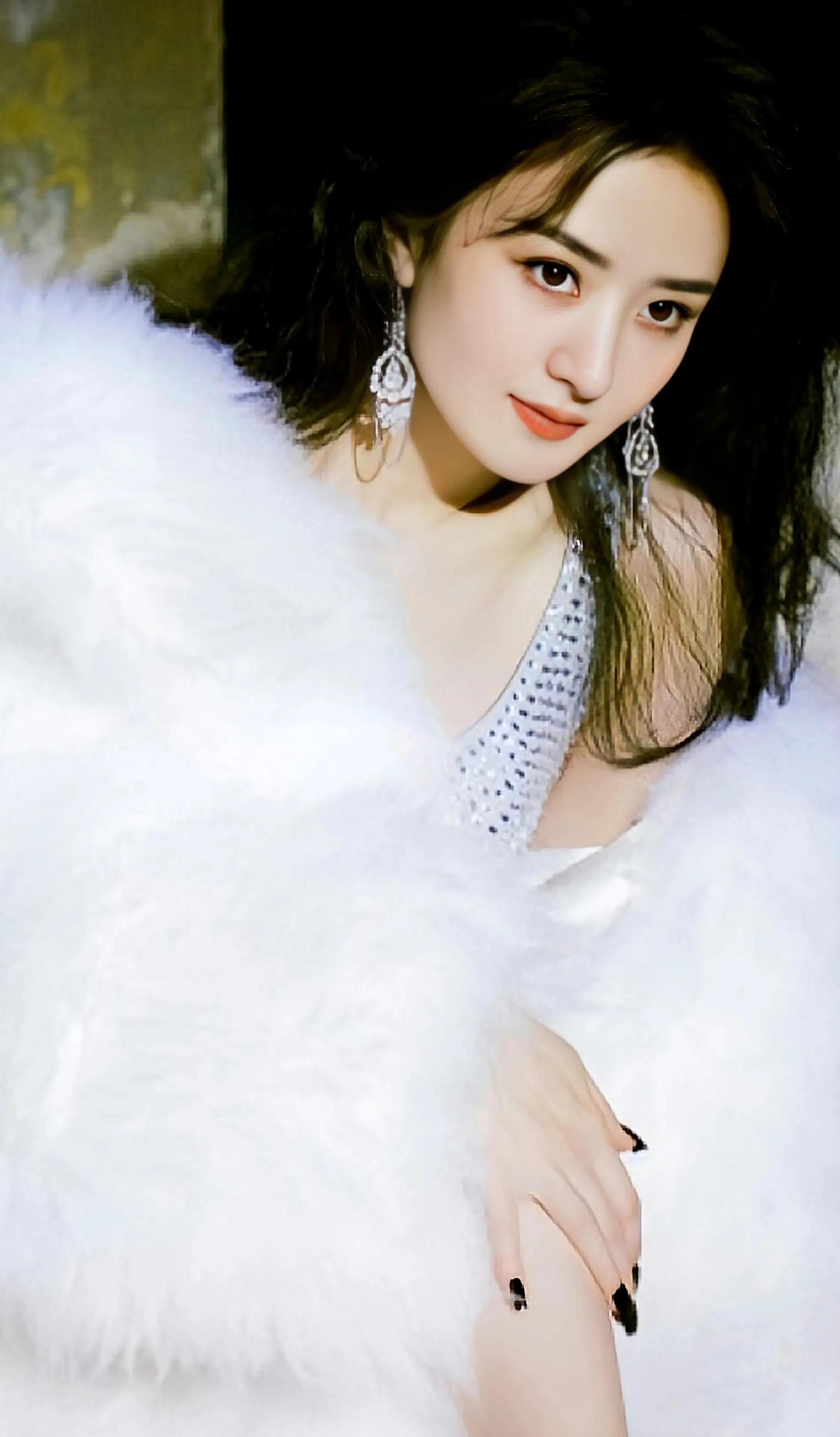 Zhao Liying, Figaro, Languang Huaying Fashion Blockbuster: Sexy and ...