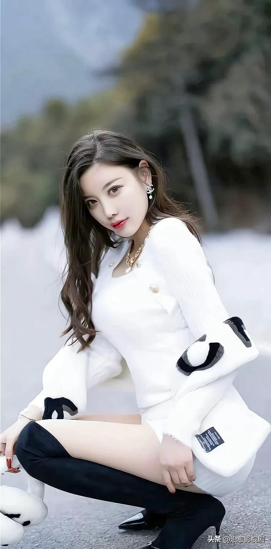 Yang Chenchen: Sexy model with slender legs - iMedia