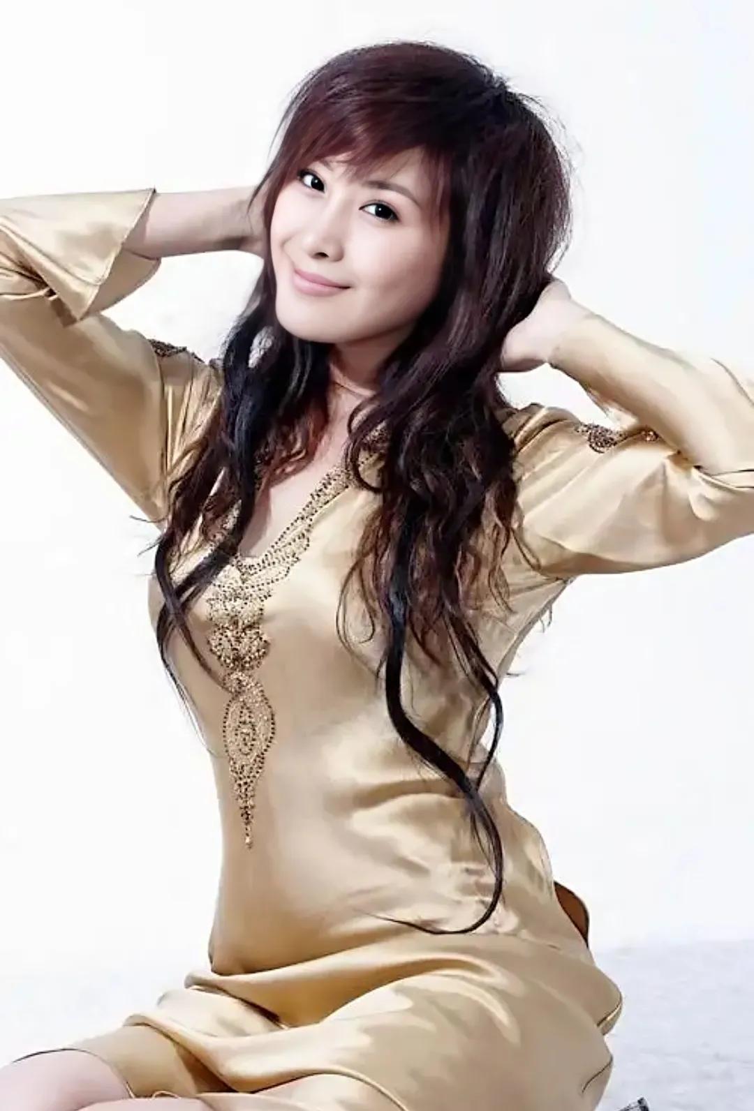 Wang Yajie is so feminine - iNEWS