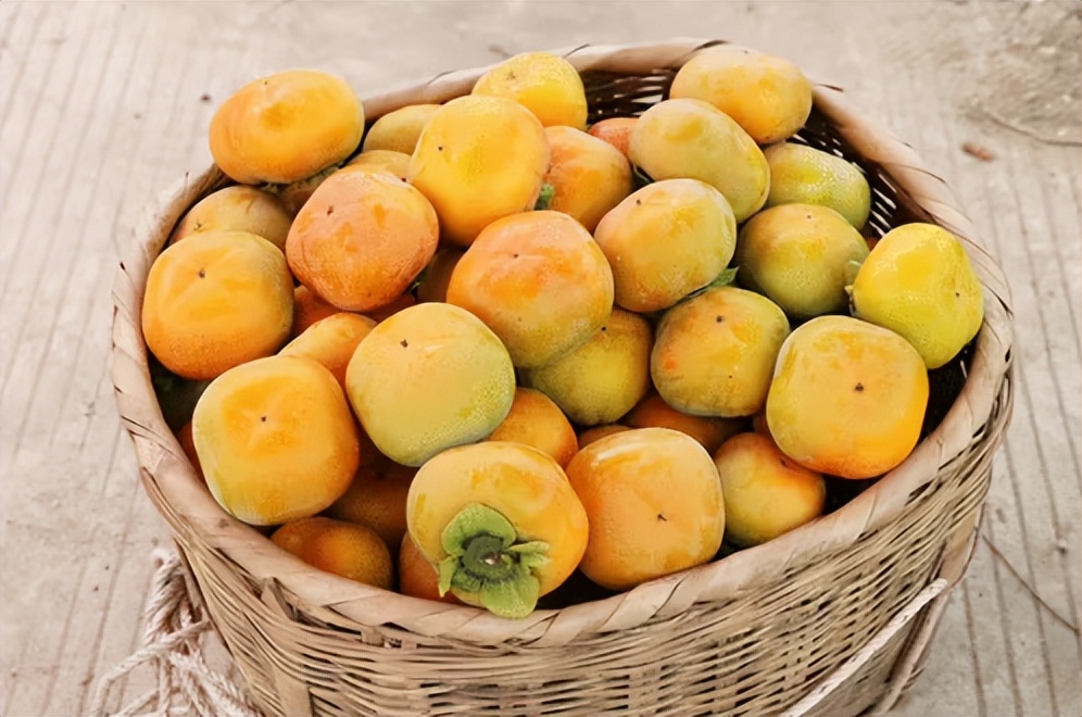 Can you eat crispy persimmons with black spots? - iNEWS