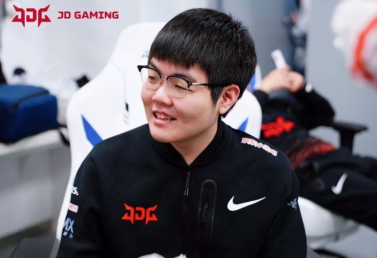 369 live commented on the first order: Zeus should be the first in the world, Theshy has the ...