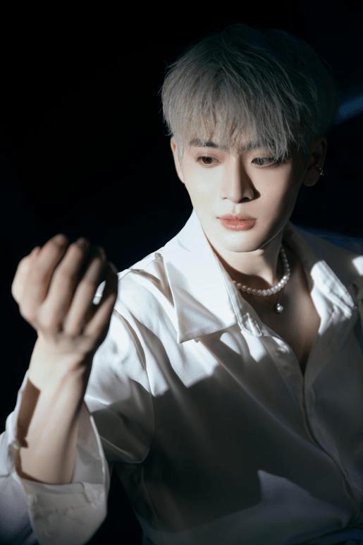 INTO1-Rikimaru's new song "UP and DOWN", using lyrics and dance to draw ...